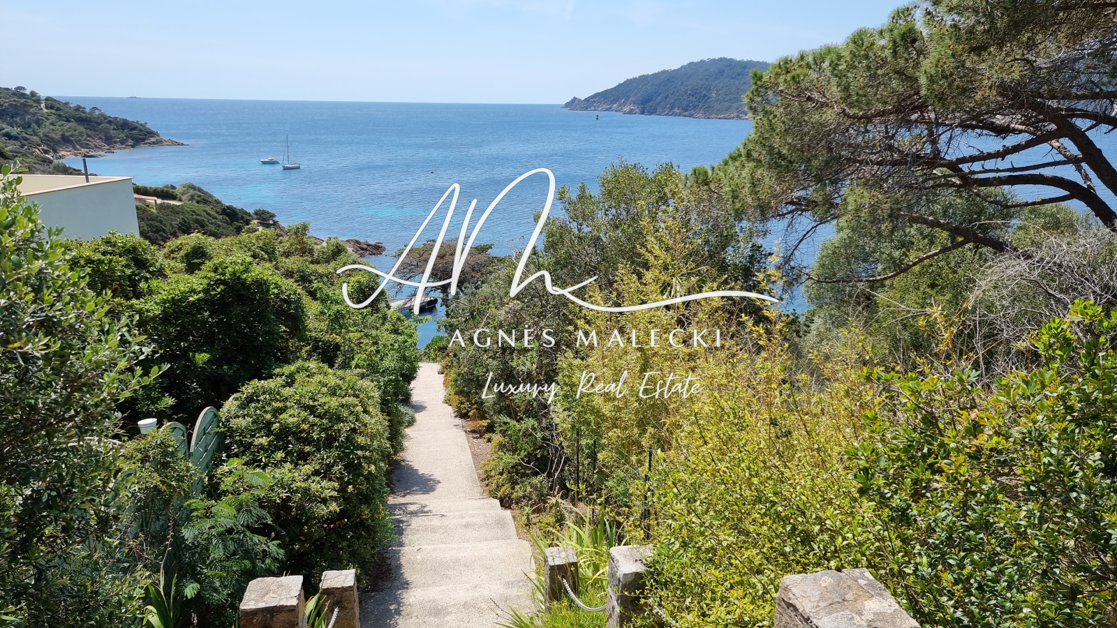 Vente vue mer PANORAMIQUE POUR CE PRESQUE PIEDS DANS L EAU | Agence ...